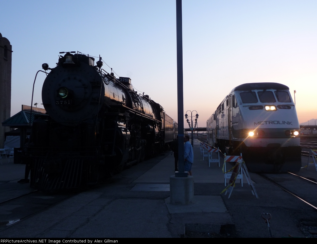 Santa Fe 3751 & SCAX 878